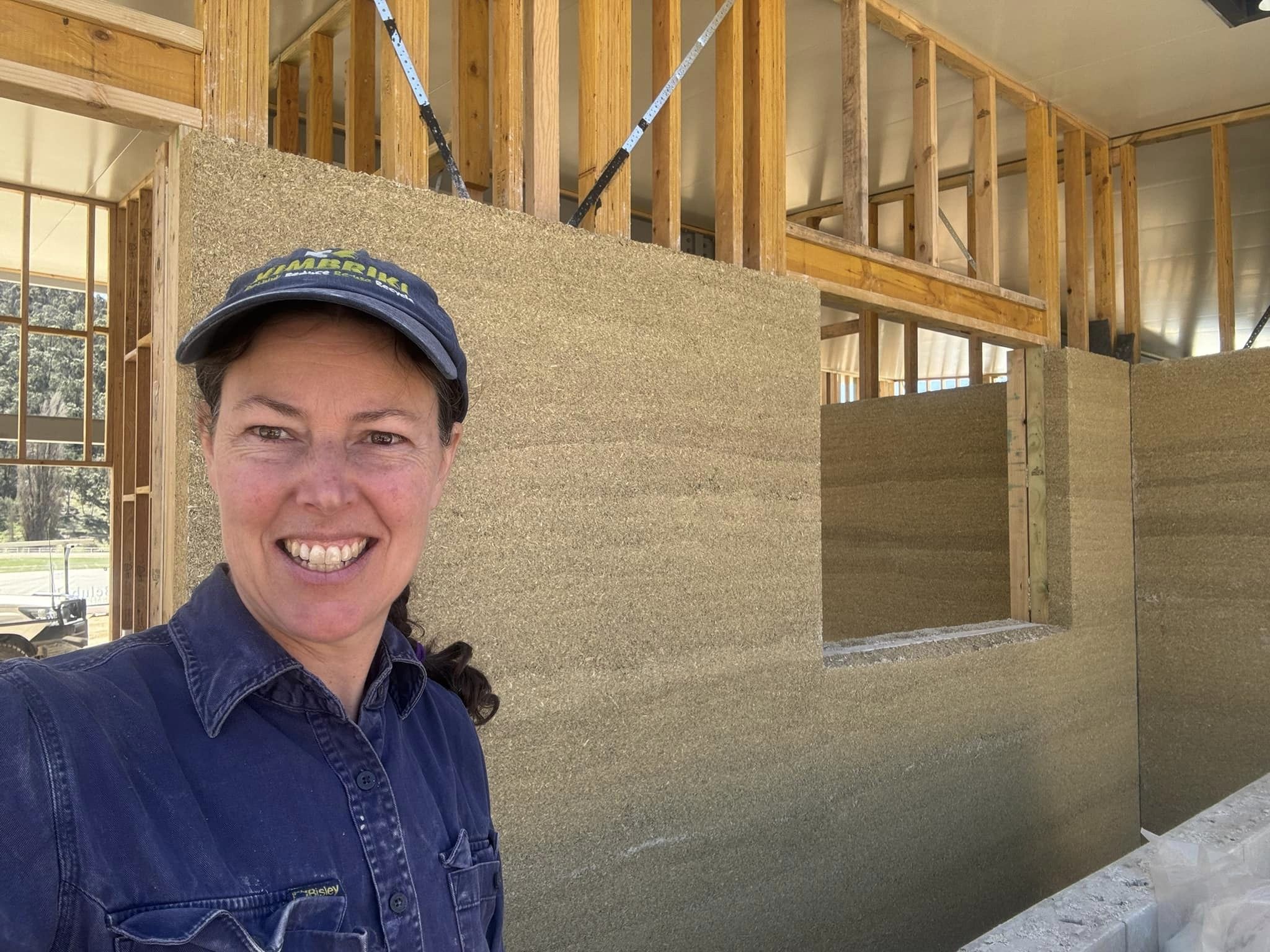 Kirstie Hempcretes walls for the Lithgow Women’s Shed and Community ...